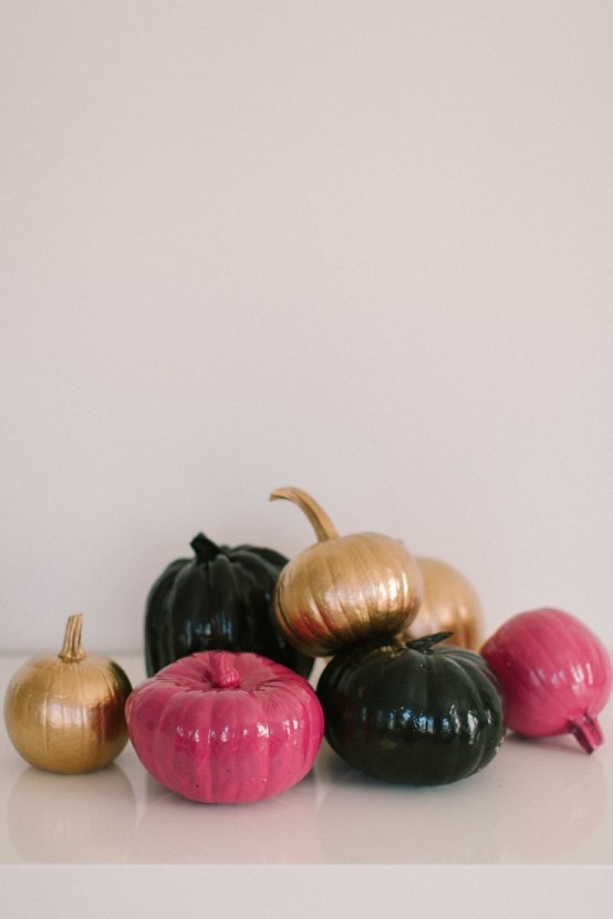 54 Unexpected Colorful And Vibrant Halloween Décor Ideas - DigsDigs