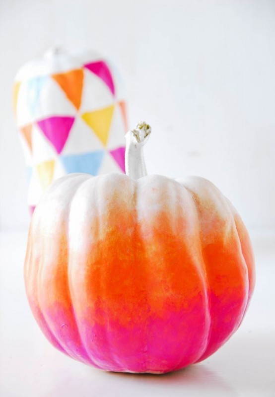 54 Unexpected Colorful And Vibrant Halloween Décor Ideas - DigsDigs