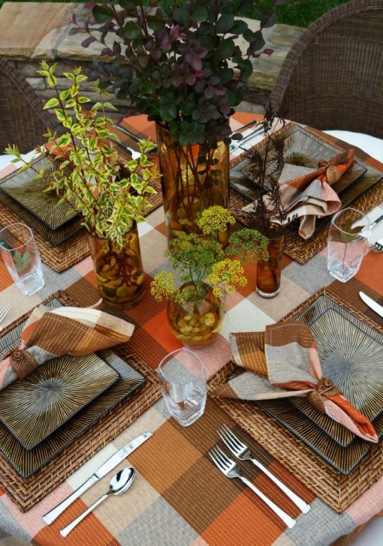 49 Warm And Cozy Plaid Décor Ideas For Thanksgiving - DigsDigs