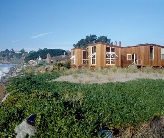 Beach House Made of Wood and Surrounded by Desks - DigsDigs