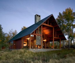 Working Ranch Designed in Natural Style - DigsDigs